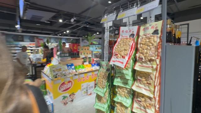 Китай. Бухта Дадунхай, центральный пляж, обзор супермаркета. Прогулка по пляжу, цены 2025 октябрь.