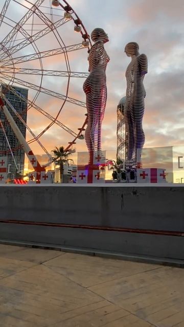 Али и Нино —скульптура в Батуми на берегу бухты.8я цив-я поиска общих ценностей.НатальяГришаева.МНШУ