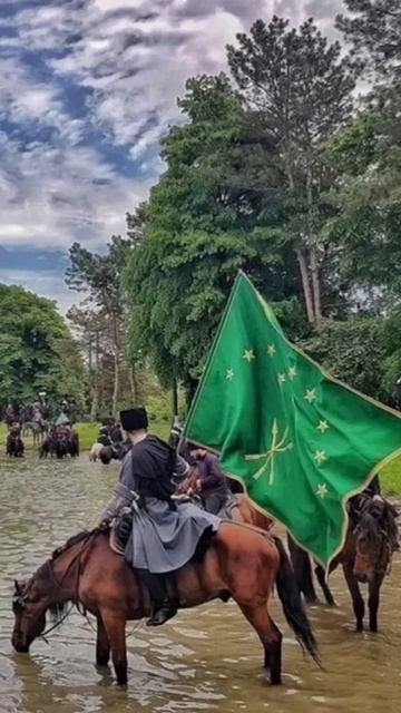 Адыгея – это красота, сила и вековые семейные традиции.#2025shorts #стройка#семья#shorts#адыгея