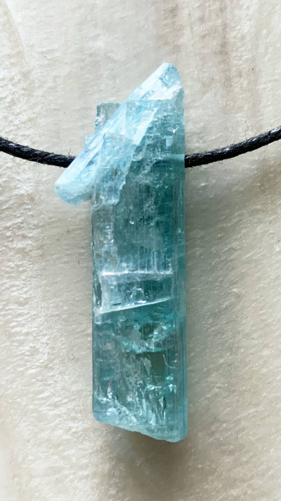 Кристалл сверленный на шнуре