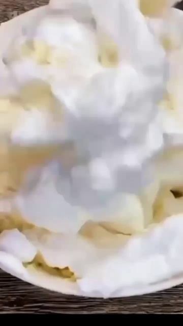 Воздушная творожная запеканка с клубникой