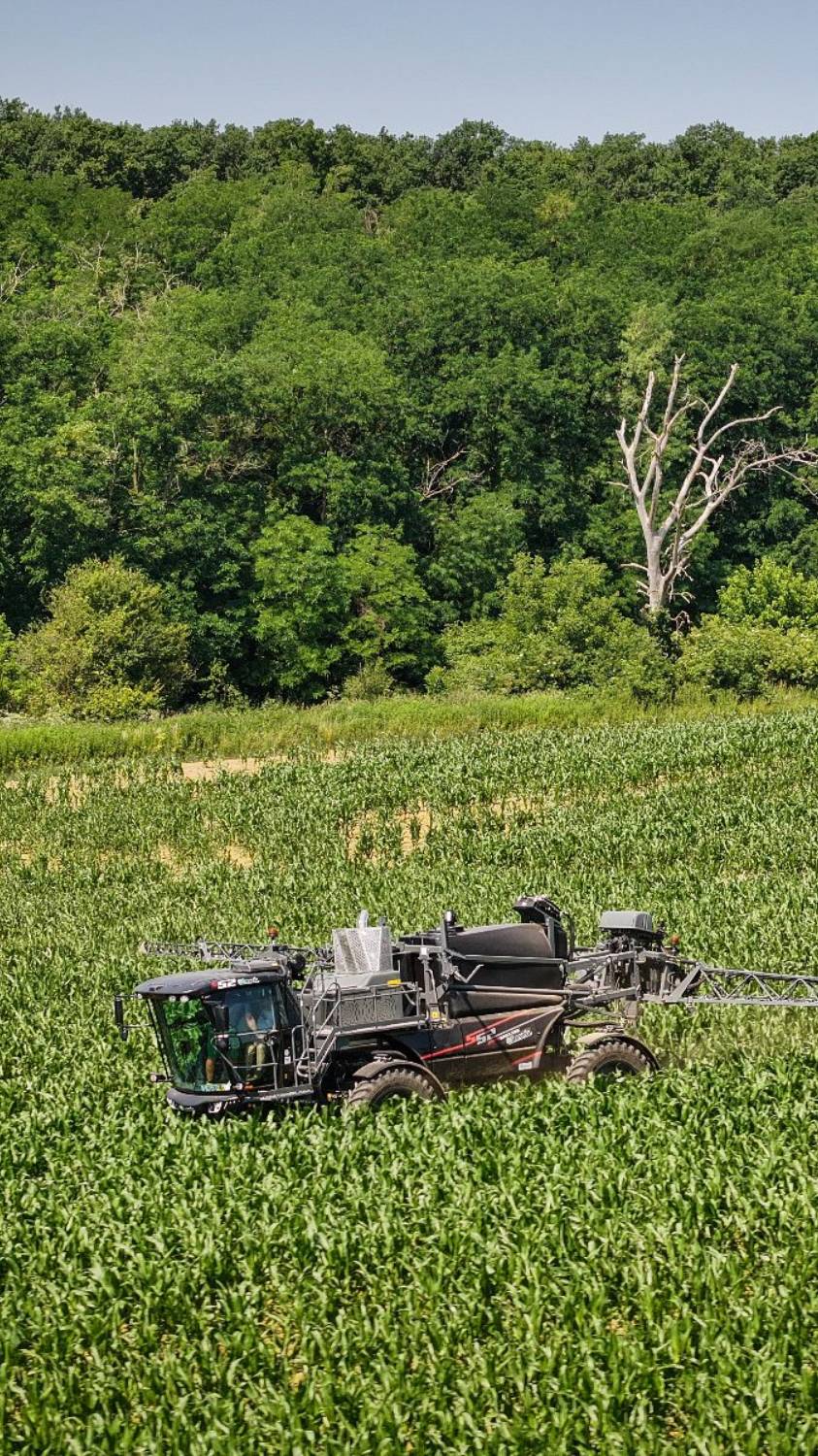 SPECTRE B - краткий видеообзор самоходного сельскохозяйственного опрыскивателя.