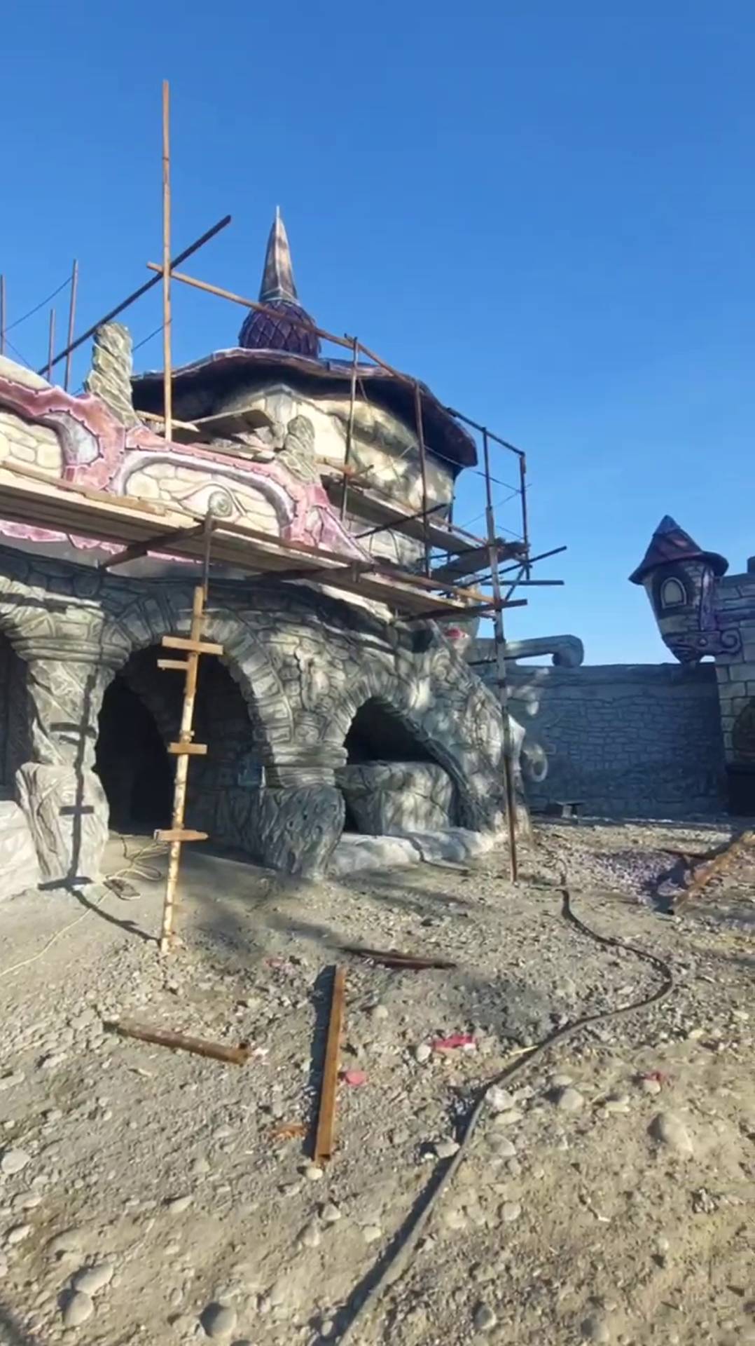 строительство детского  городка домик бабы яги .парк Еленовка.