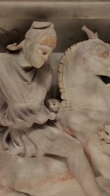 Единороги или прическа на саркофаге Александра Македонского в музее Стамбула