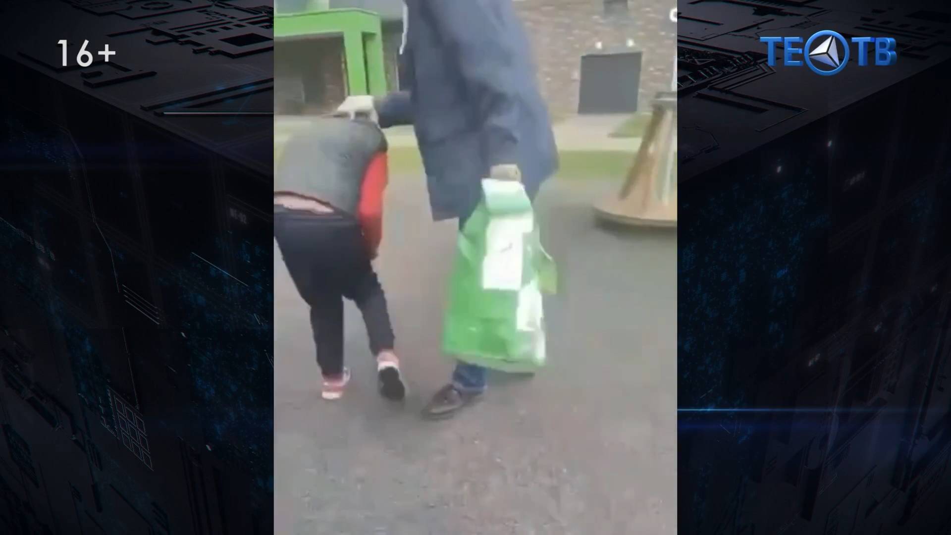 «Воспитал» ударом в живот