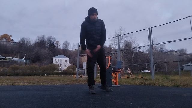 Основы бокса и вообще единоборств.