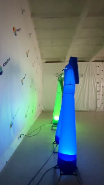 Аэромены танцуют и даже светятся! #shorts