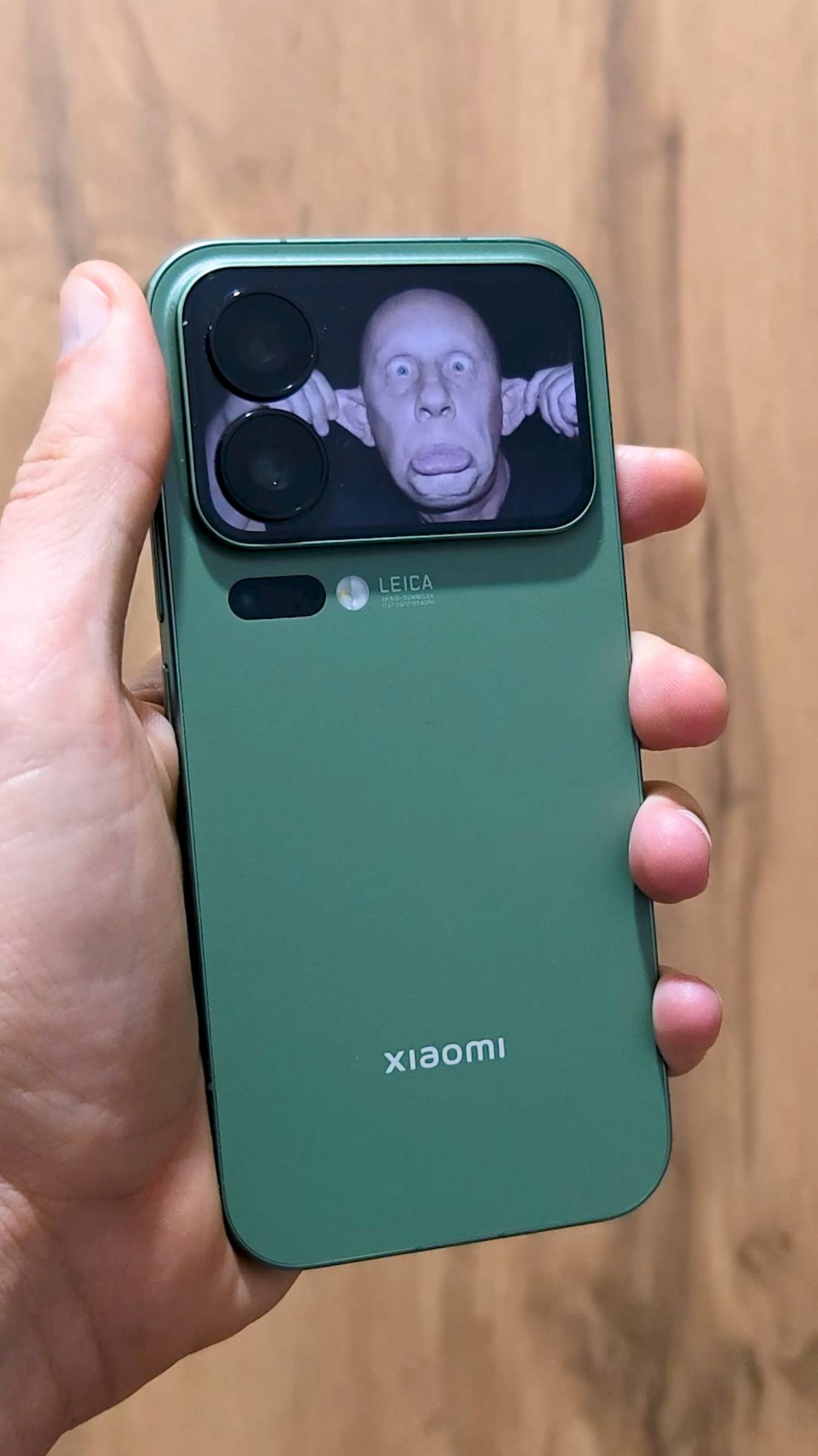 ЧУДО-компакт Xiaomi с 2 экранами - распаковал Xiaomi 17 PRO