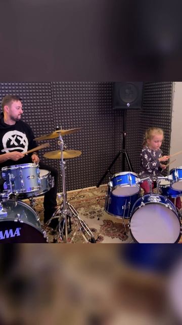 Уроки игры на барабанах. Дети