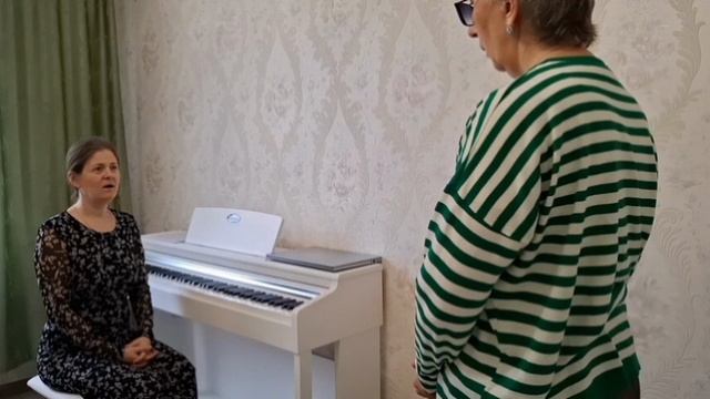 Что делать,  если голос не слушается по утрам, а петь надо рано