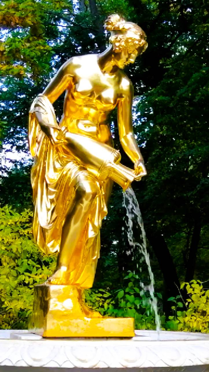 Петергоф — фонтаны Данаида и Нимфа