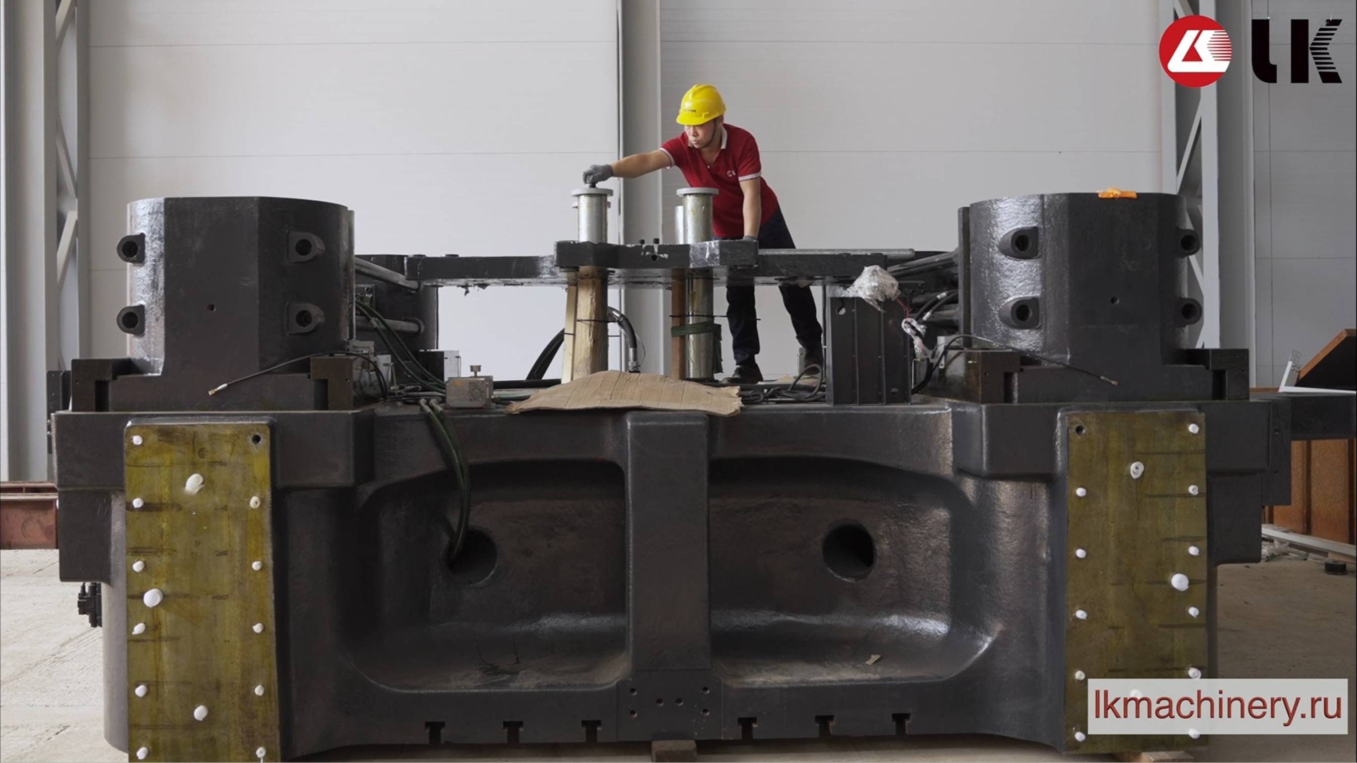 Уникальный проект в России по термопластавтоматам - гигантский двухплитный ТПА, смыканием 6000 тонн!