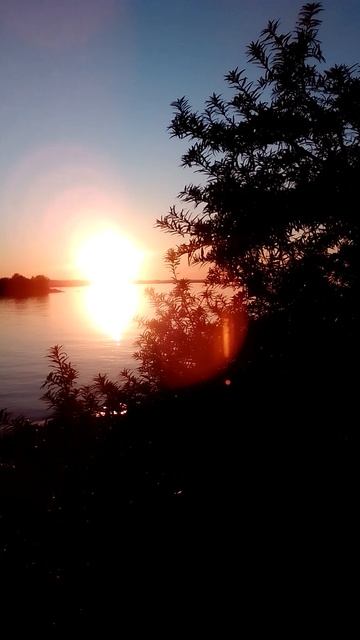 Красивый закат. Игра света.