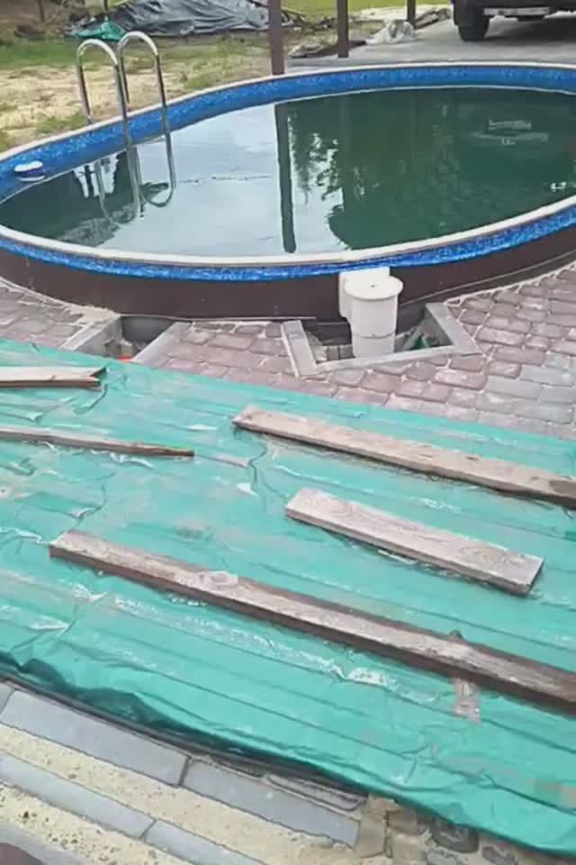 Дренаж для слива воды из домашнего бассейна Лагуна.