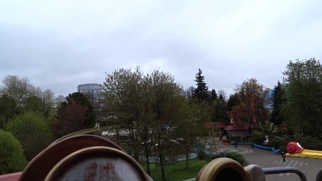 Весенняя прогулка дочери