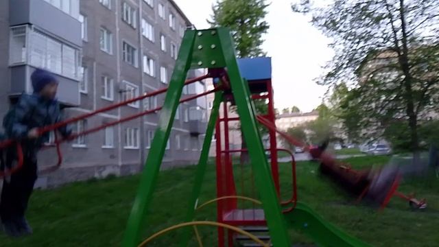 Качаюсь на качеле очень сильно сильно в Прокопьевске на тыргане