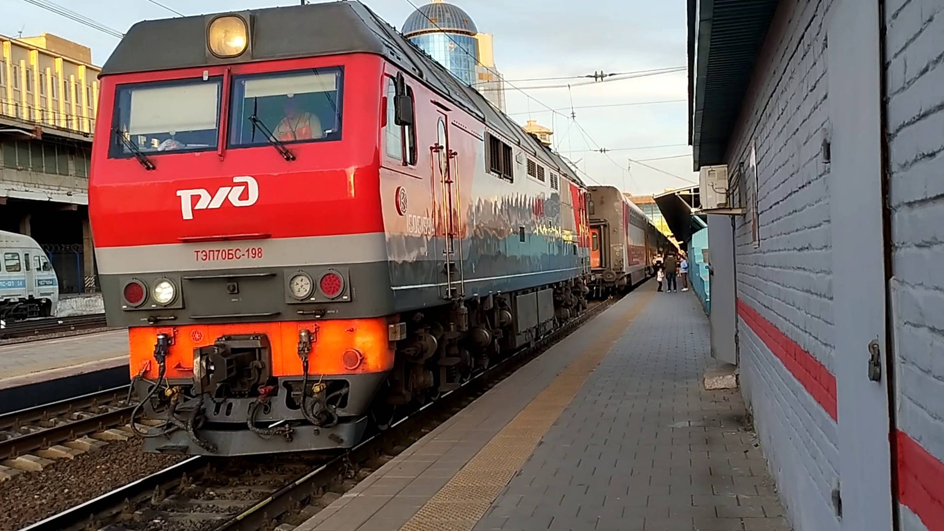 Как отцепили ТЭП70БС на станции Самара — невероятное видео!