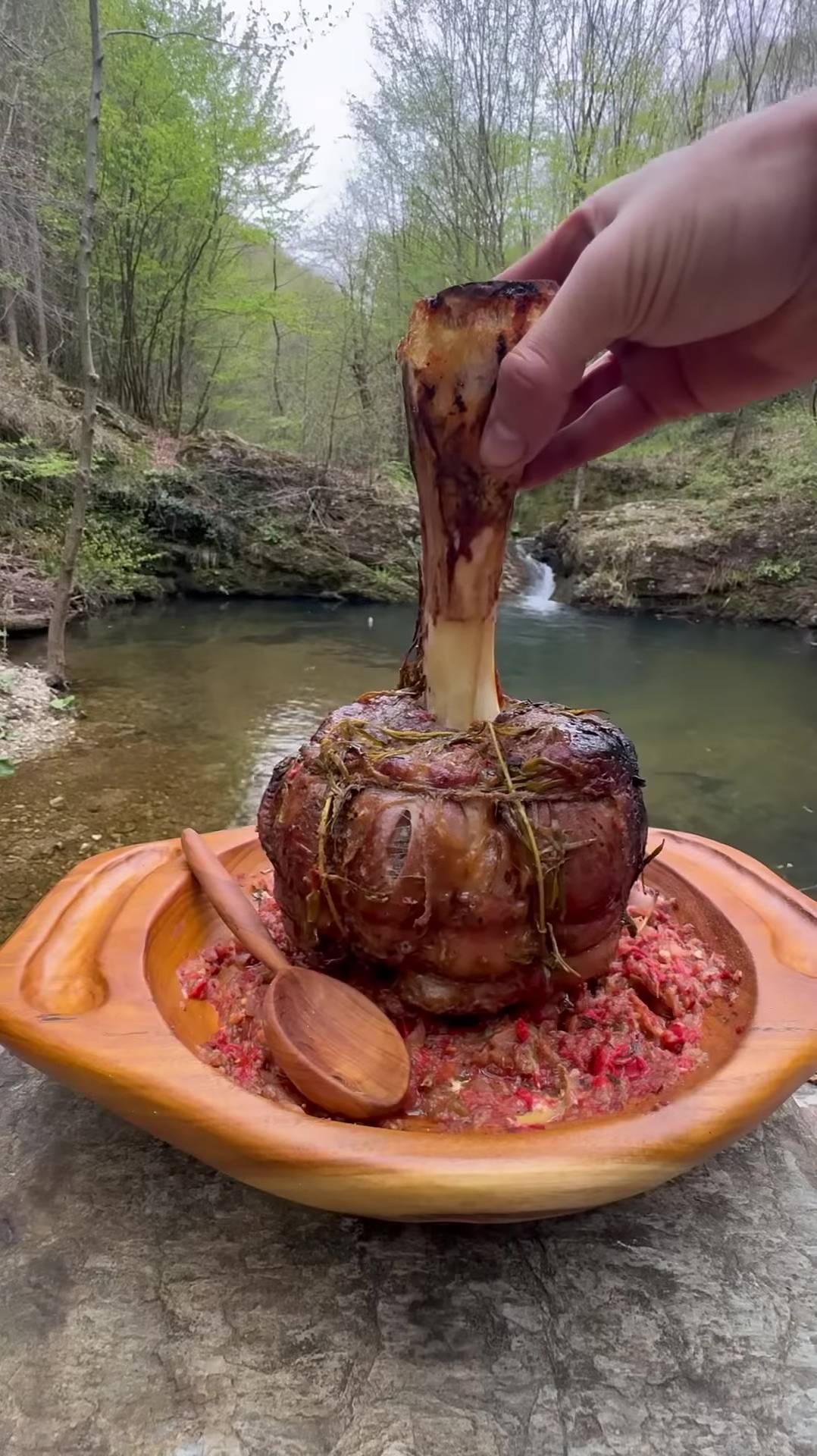 Приготовление говяжьей рульки с костным мозгом 🍖