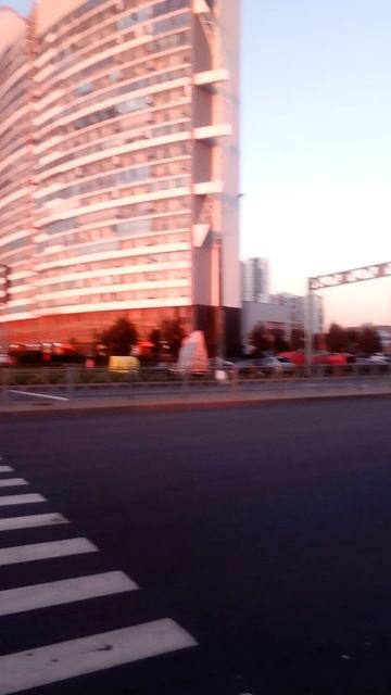 Закат осенью в Красносельском районе, недалеко от Каменного пляжа на Финском заливе.