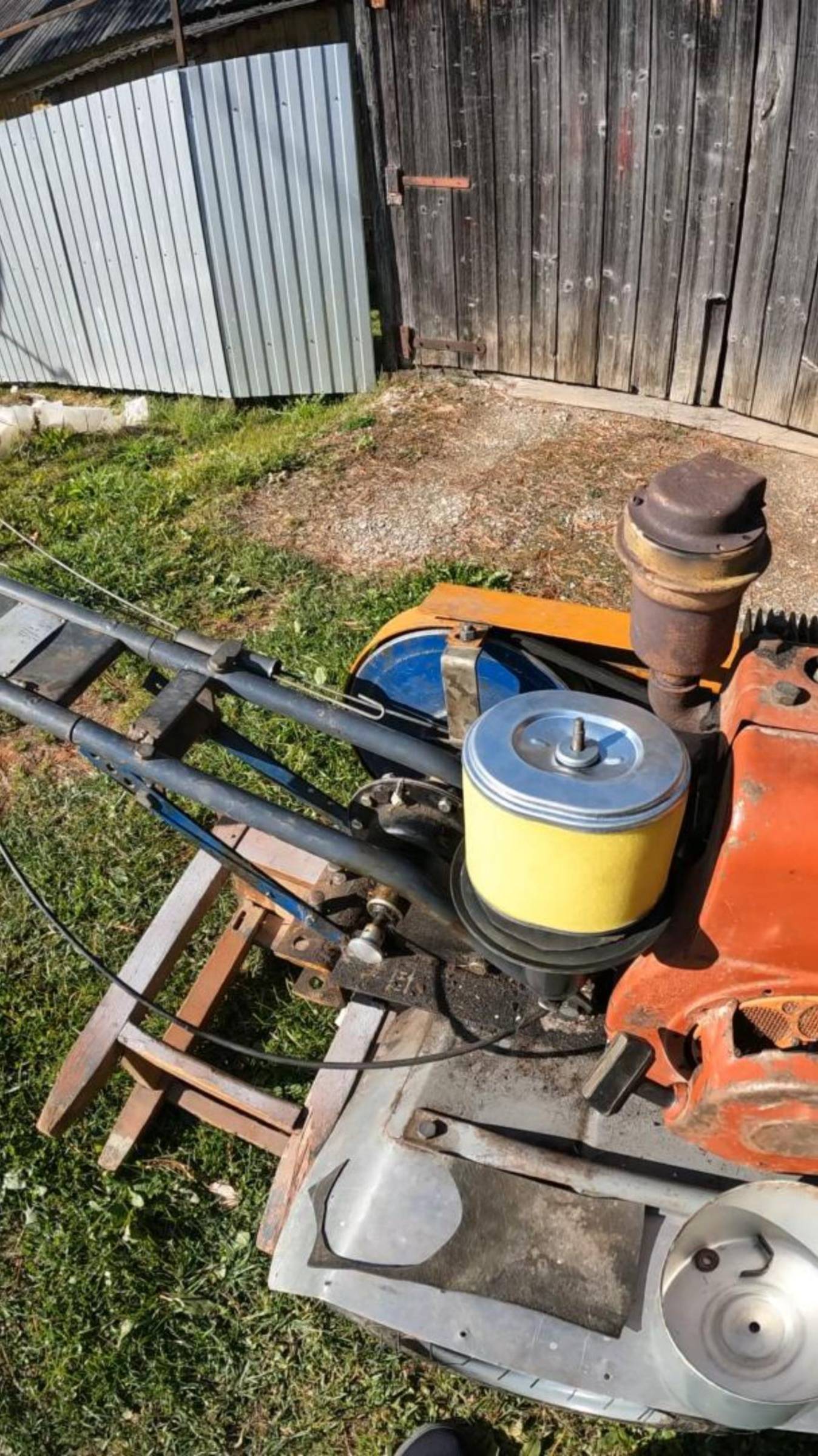 Замена воздушного фильтра на мотоблоке.