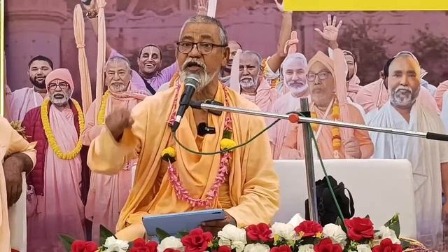 Почему Кришна держал Гирирадж Говардхан 7 дней / БВ Мадхава Махарадж (20 октября 2025, Говардхан)