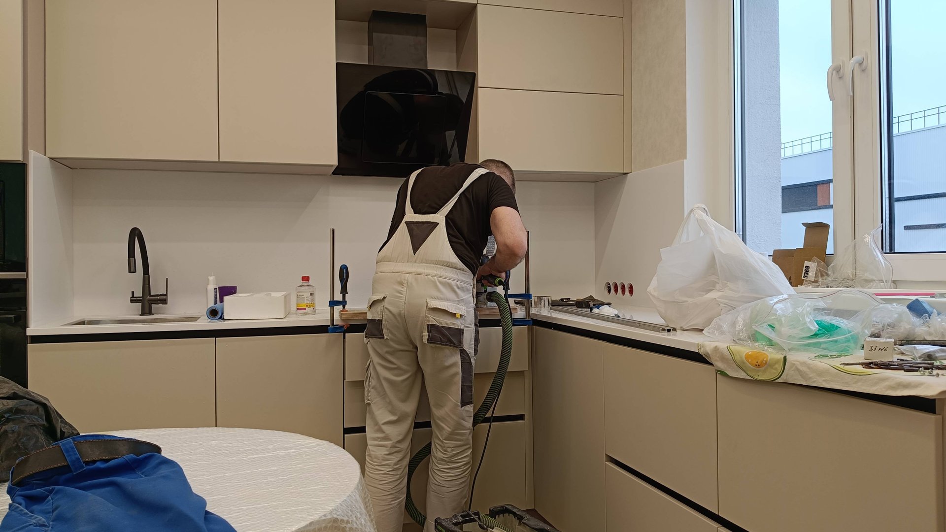 Подключение варочной панели и сборка мебели в новостройке Часть 4 Финал Сборка мягкого стула.