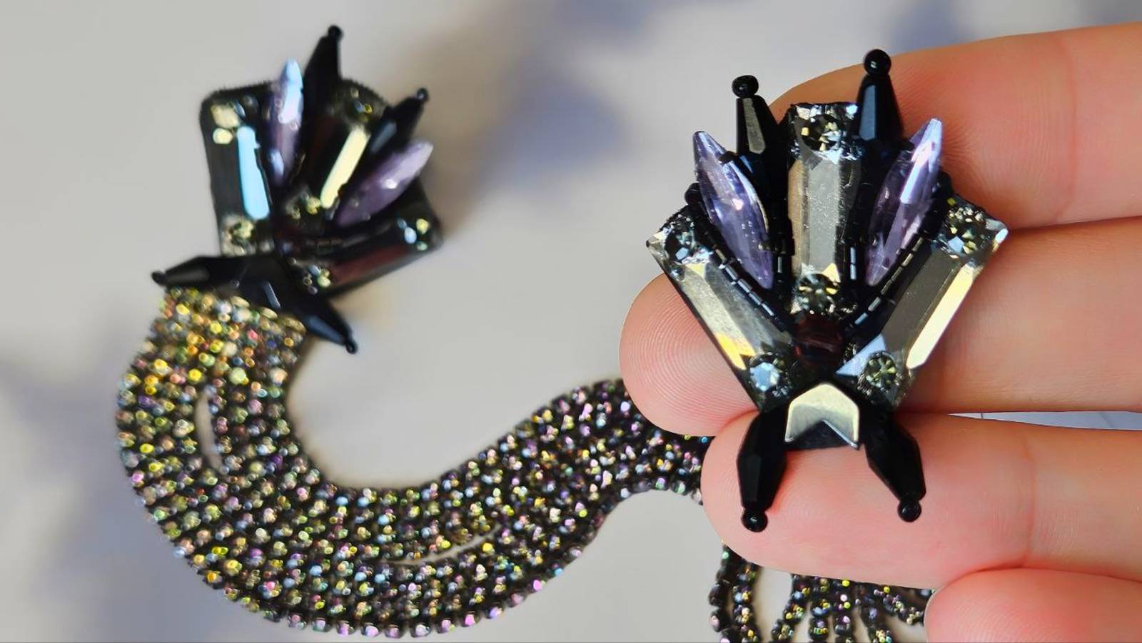 Как сделать КРАСИВЫЕ СЕРЬГИ своими руками. Декорируем верхнюю часть серьги.