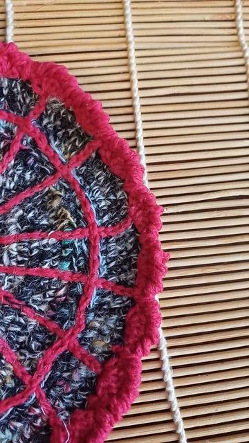 Прихватка с вышитыми швами. Крючком.