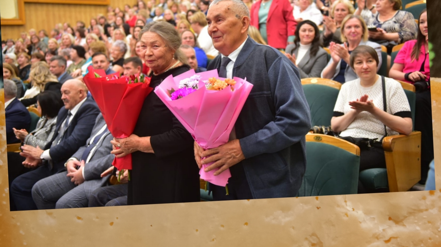 ЕГО   ЛЮБИТ   НАРОД