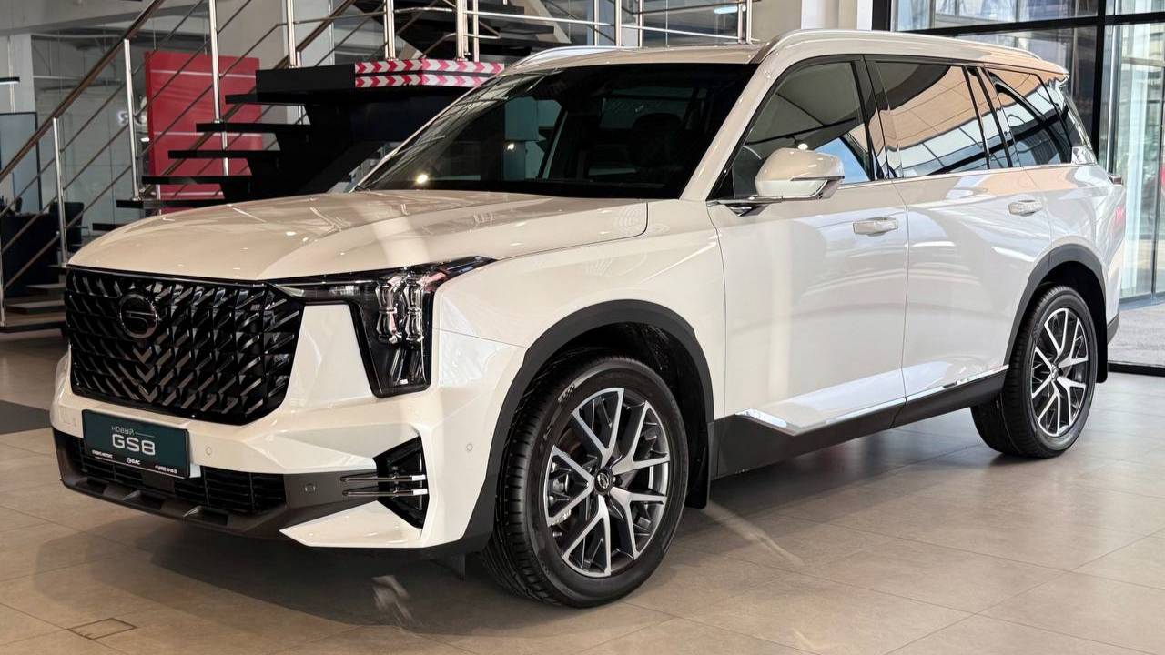 GAC GS8  комплектация GX Premium белый салон темный 4WD