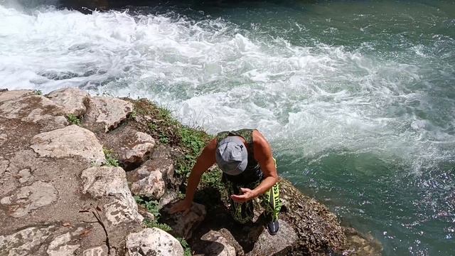 УМЫТЬСЯ ИЗ ГОРНОЙ РЕЧКИ