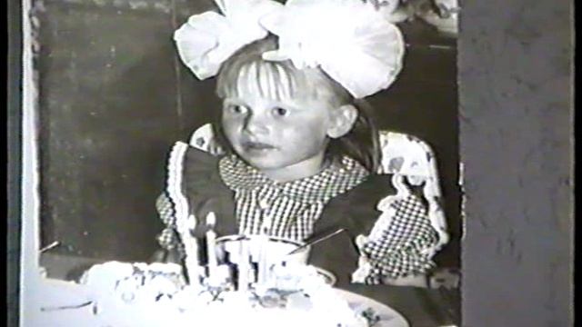 В.К.  Сын  и  дочь. исп. Александр  Белых. Клип  снят  на  Урдомской  студии  ДЕБЮТ.