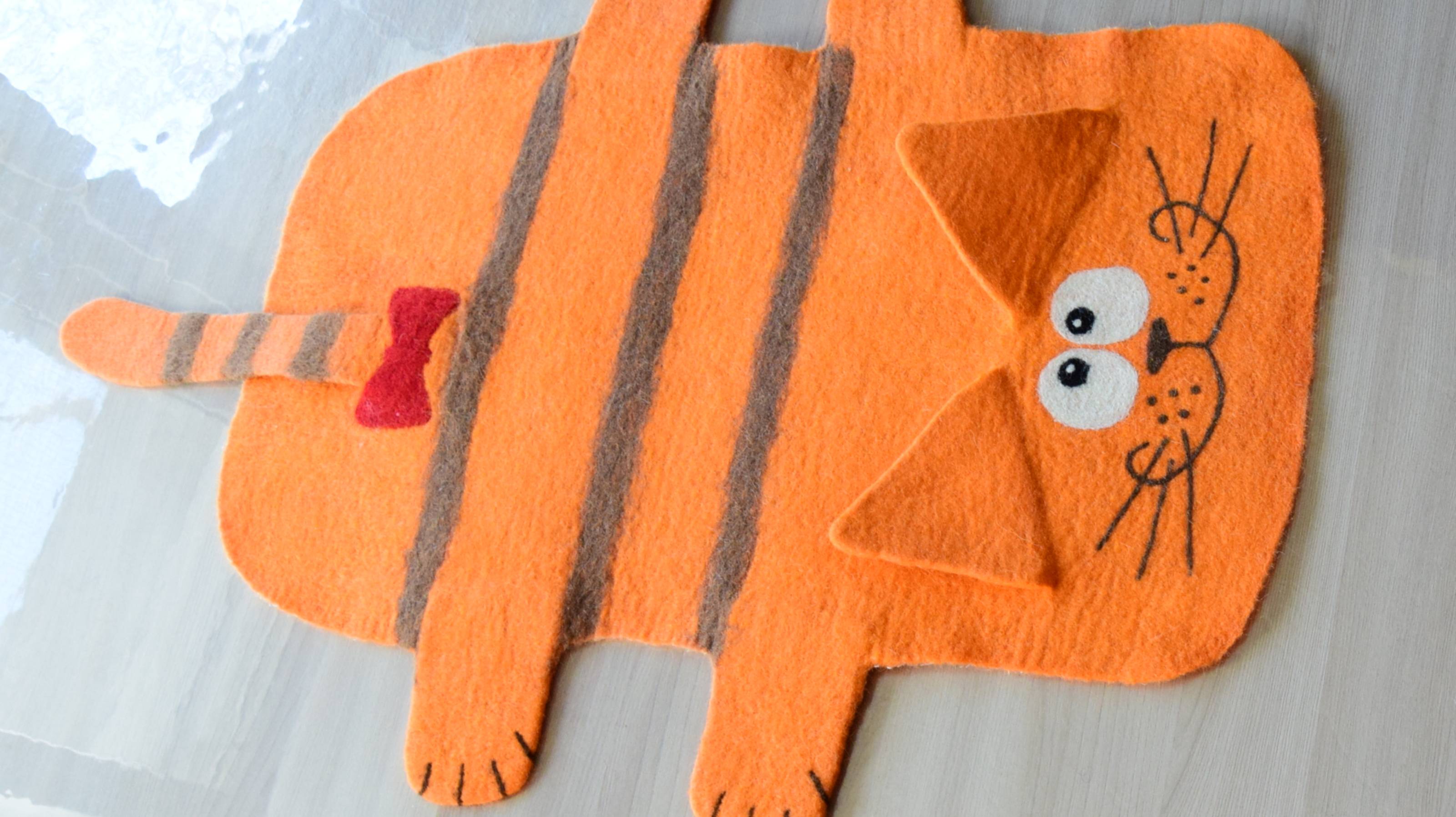 Коврик декоративный валяный из шерсти " Рыжий котик"