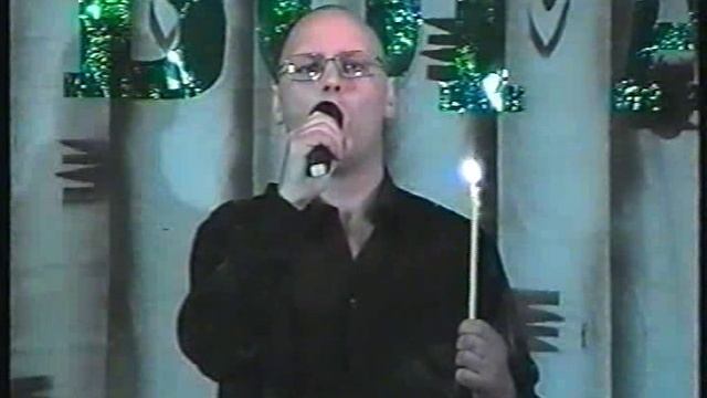 ДАЙ БОГ  исп. АЛЕКСАНДР  БЕЛЫХ   Концертный  зал  Урдомского  Дома  Культуры  1990.