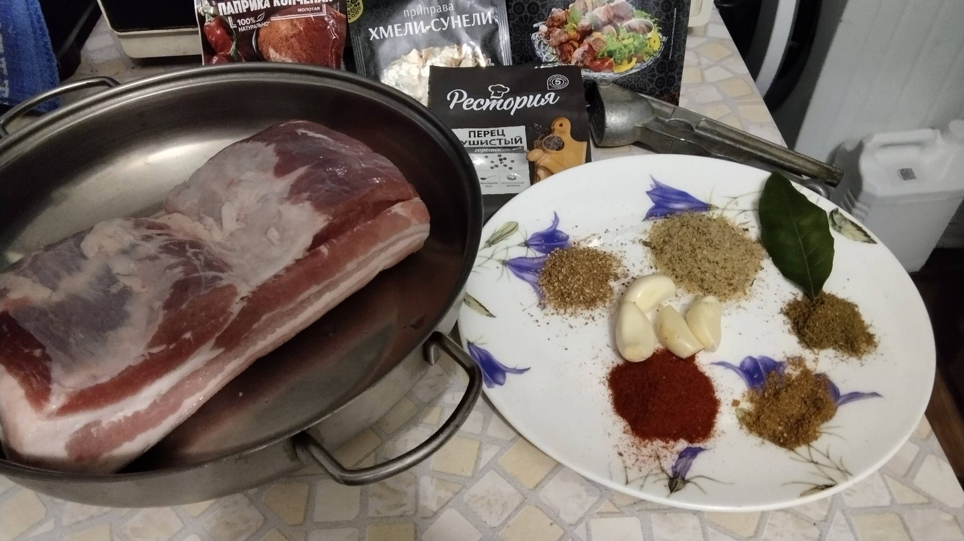 Мясо в луковой шелухе