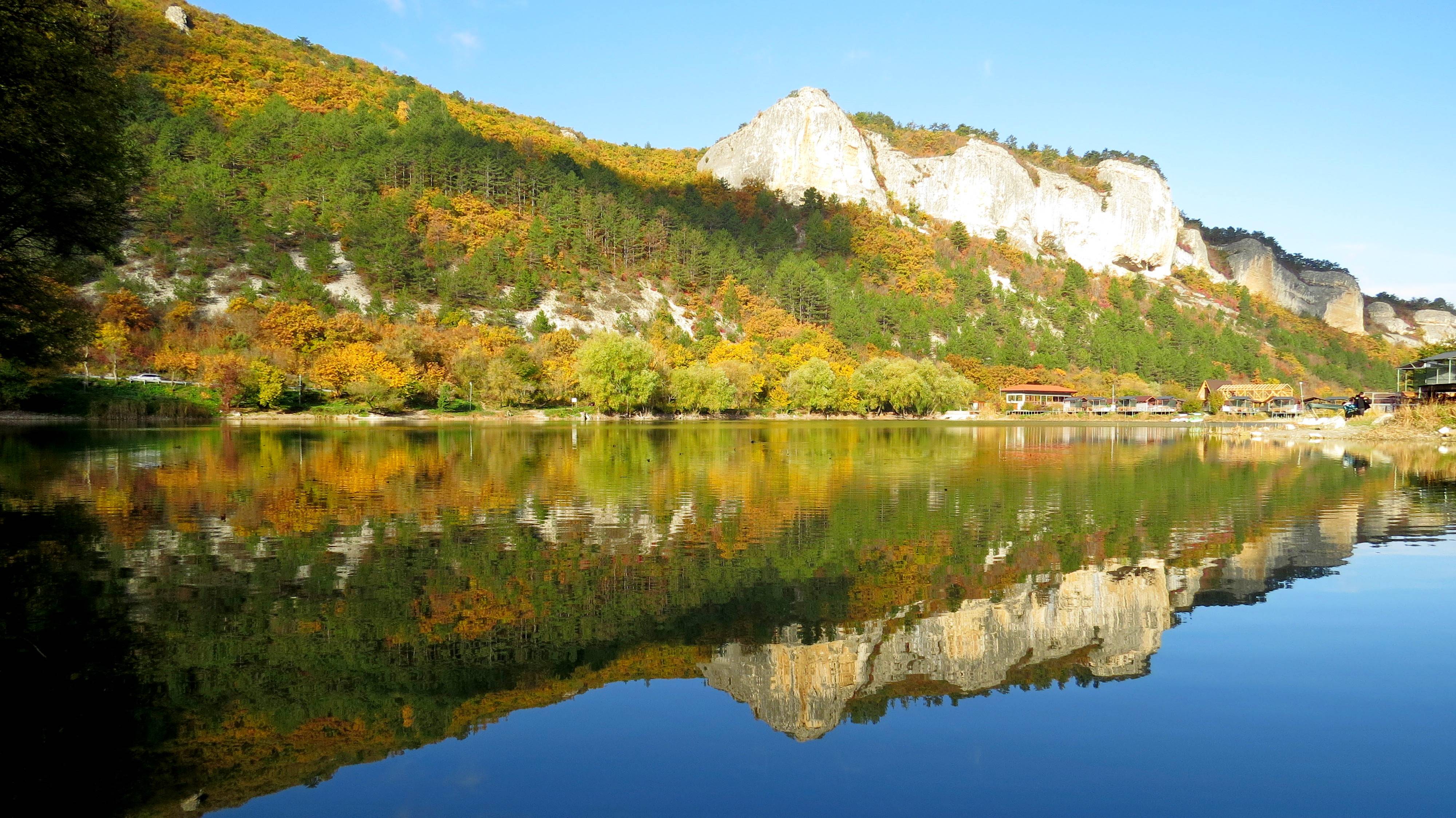 Осень на озере Мангуп.