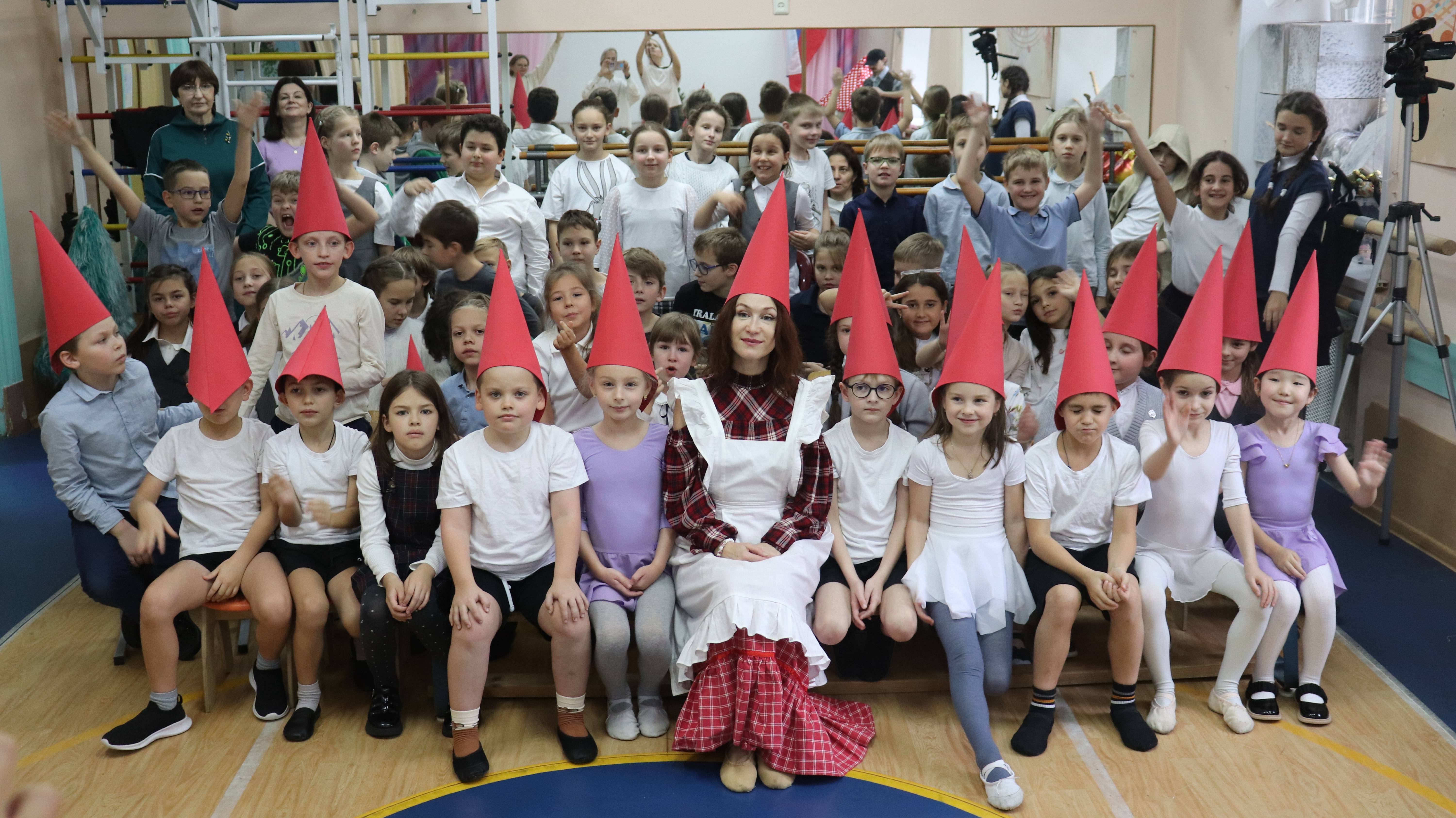 Музыкальный спектакль "Новогодние приключения гномика Мо" из цикла "Классика для самых маленьких"