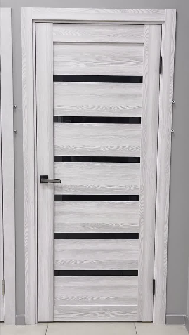 Межкомнатная дверь Q5 Покрытие-клен айс, остекление-черное