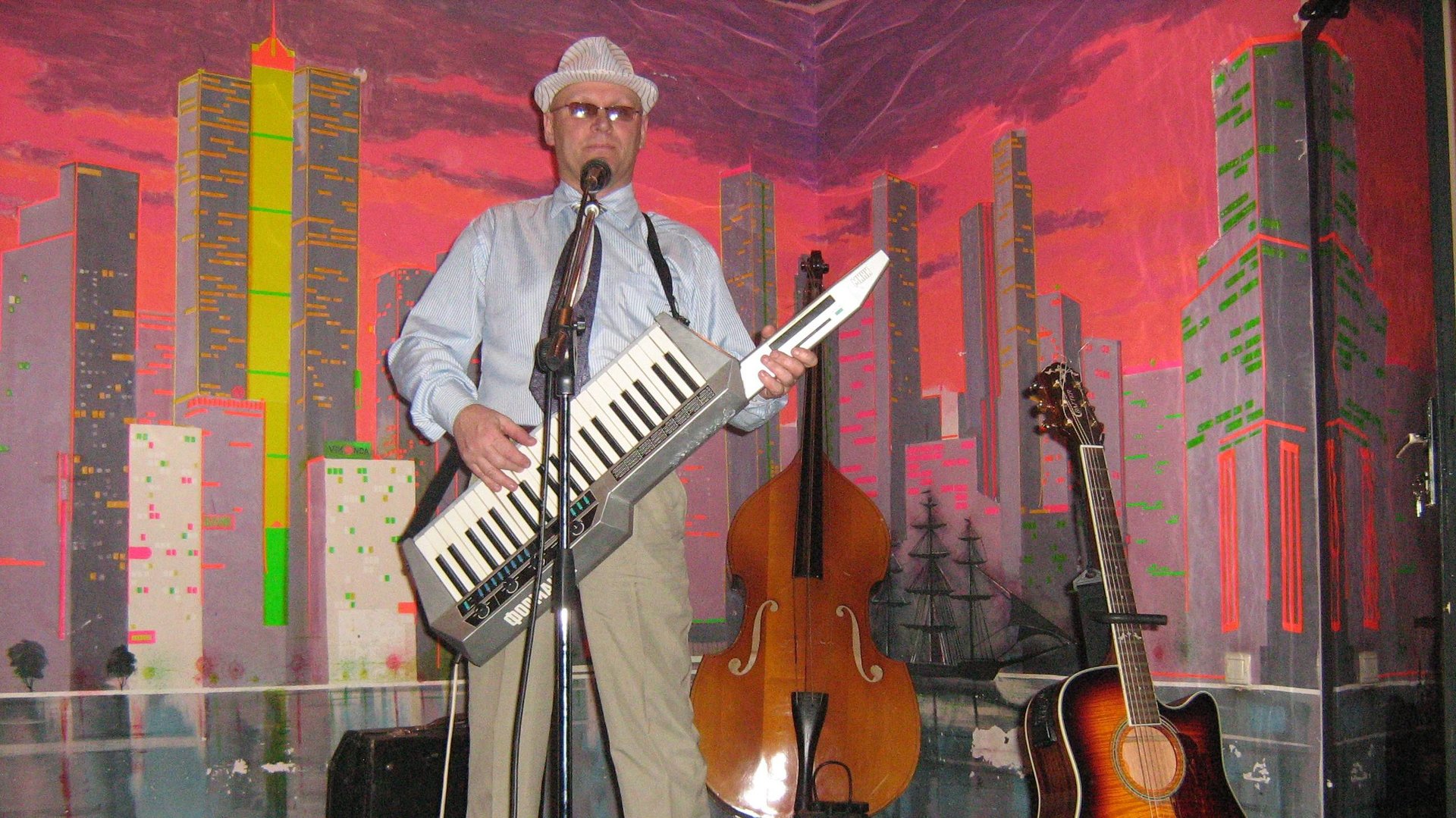 ДОЖДИ. исп. Александр . Белых.  Урдомская дискотека   г. АНАПА 2013 г.