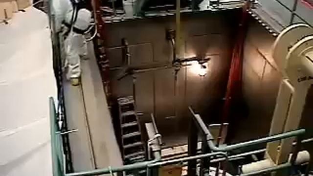 Главное скафандр одеть