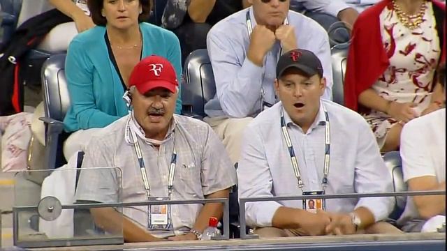 Вот как Федерар исполняет твиннер в теннисе