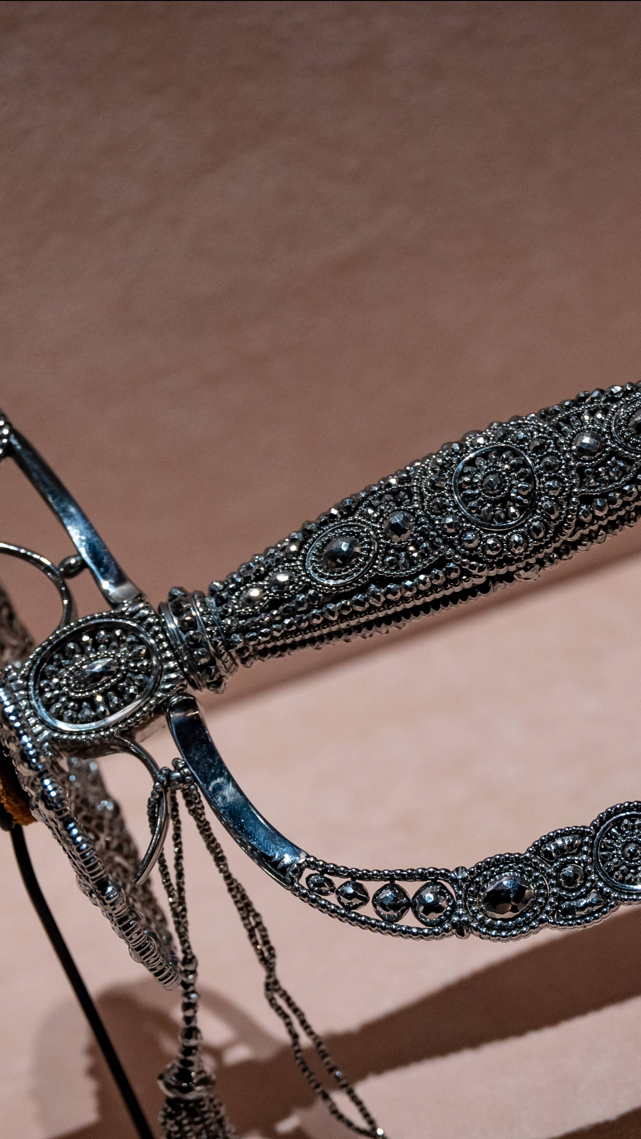 Украденная шпага с алмазной гранью