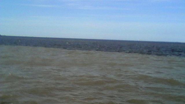 Двухцветная вода на Финском - резкая разделительная черта.