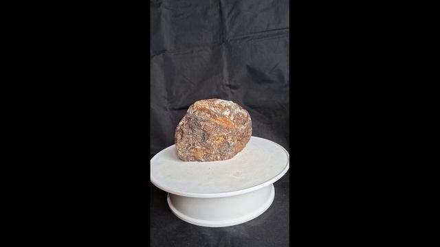 Агат сердолик с цитриновой жеодой 3.5х11х8 см