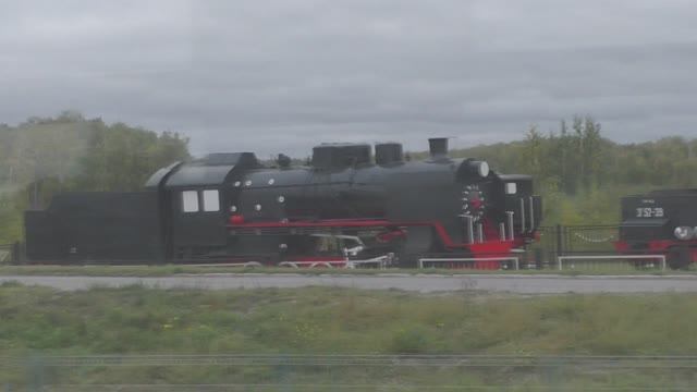 Экспозиция "Паровозы России", вид из окна проезжающего поезда