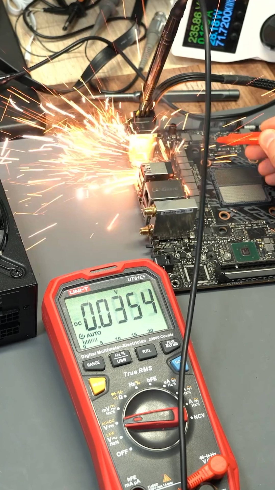 Плата Asus b650e-i gaming взрывается во время диагностики. #walkmanlifetv #nvidia #gaming #xbox