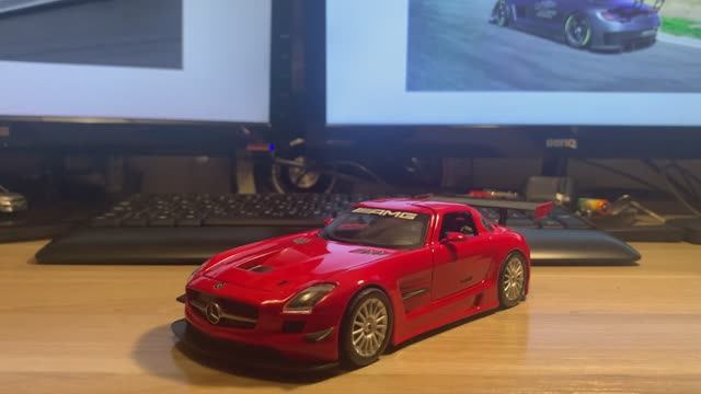 Обзор модели Mercedes-Benz SLS AMG GT3 в масштабе 1:24 от Motormax