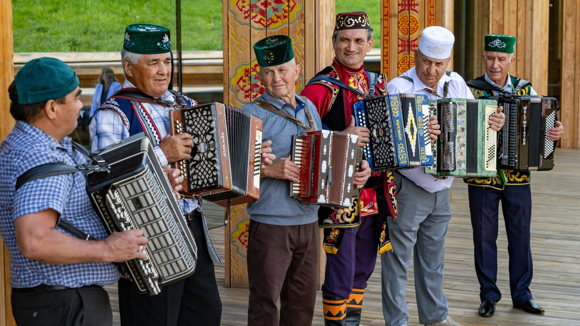 «Моңнарыбыз гармун телләрендә» һәм «Татарча стендап» чарасы