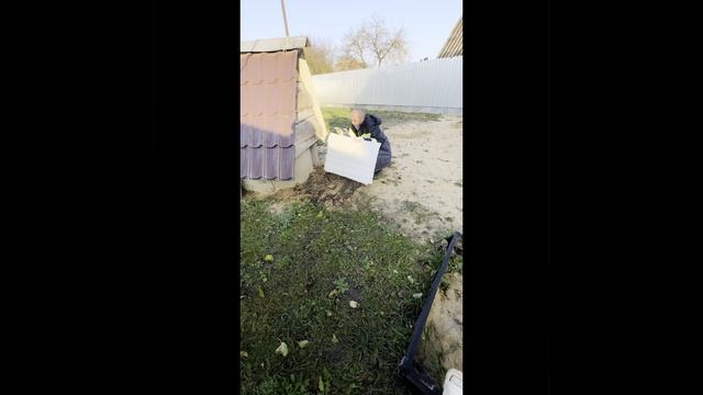 Жизнь в деревне. Посадили цветок 😉 в следующем году посмотрим, что вырастит.