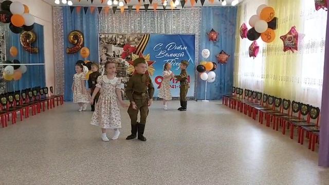 «В лесу прифронтовом»